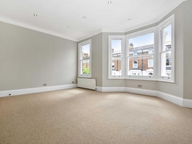 3 bedroom flat to rent