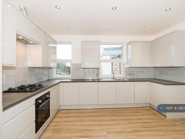 3 bedroom flat to rent