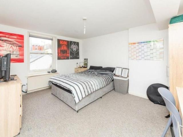 3 bedroom flat to rent