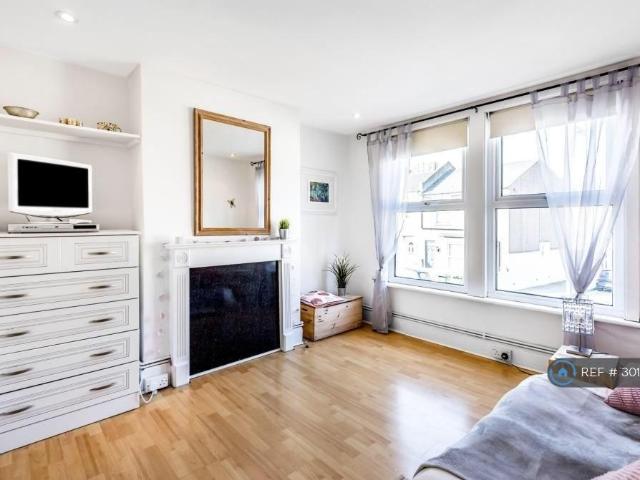 3 bedroom flat to rent