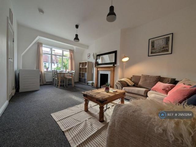 3 bedroom flat to rent