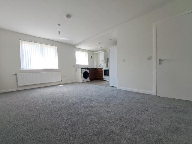3 bedroom flat to rent