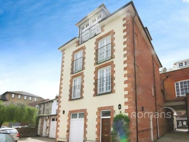 3 bedroom flat to rent