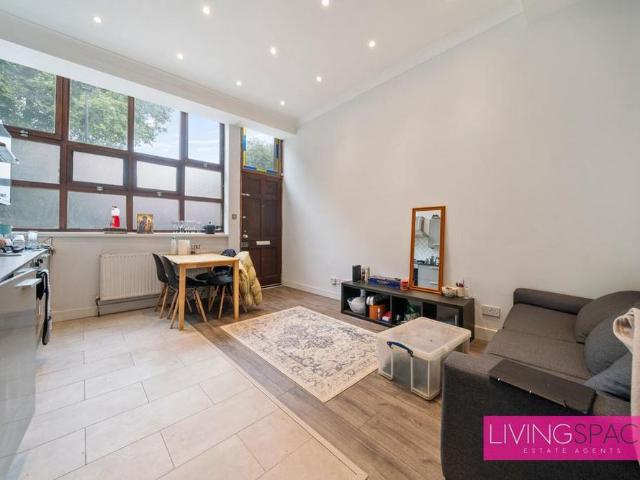 3 bedroom flat to rent