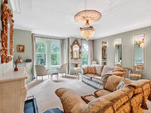 3 bedroom Flat To Rent