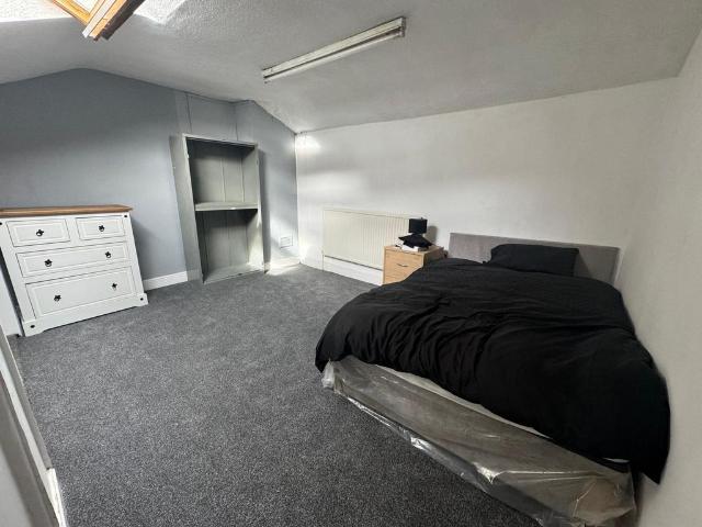 3 bedroom flat to rent