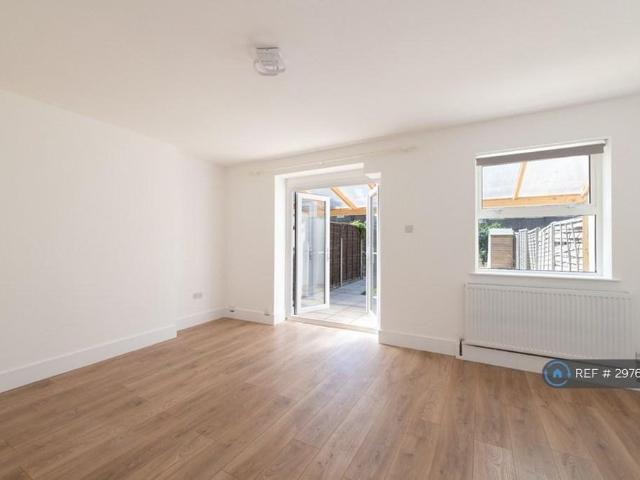 3 bedroom flat to rent