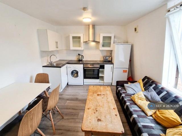 3 bedroom flat to rent