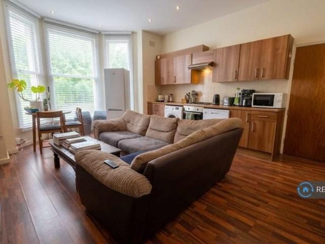 3 bedroom flat to rent