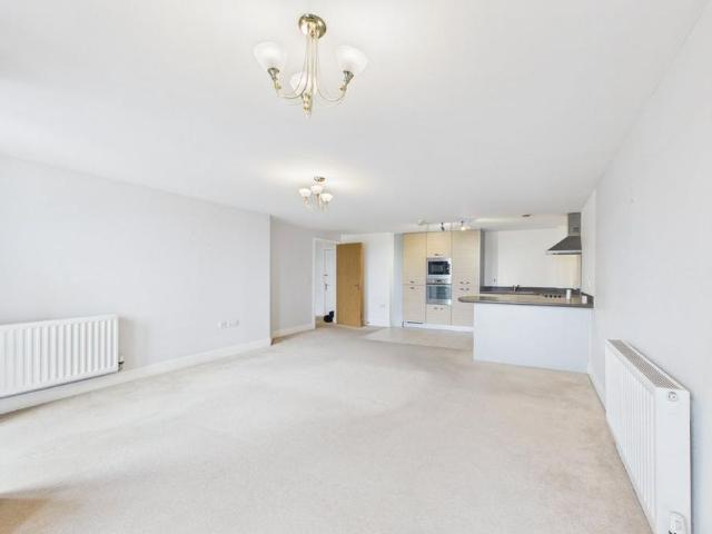3 bedroom flat to rent