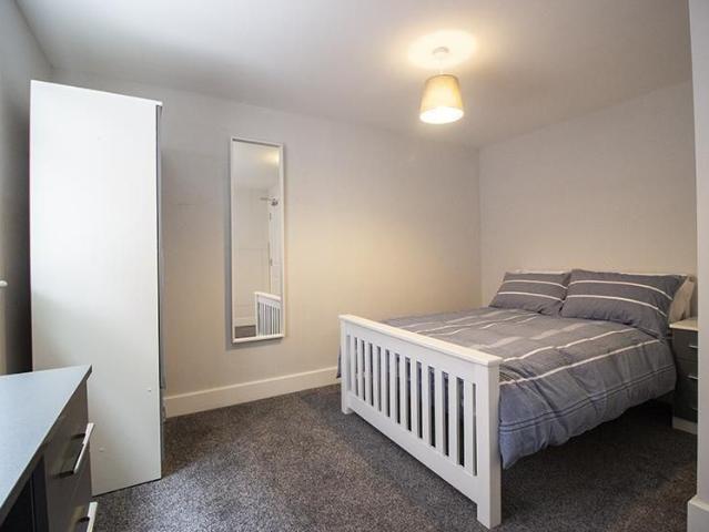 3 bedroom flat to rent