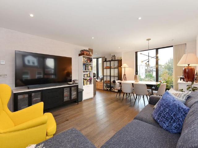 3 bedroom flat to rent