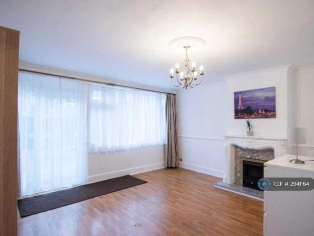 3 bedroom flat to rent