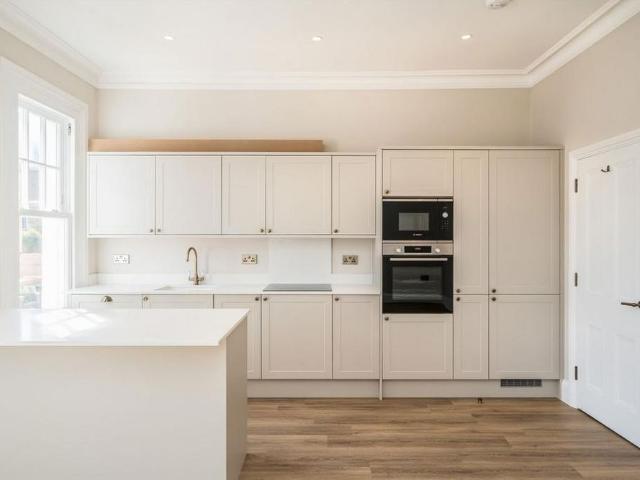 3 bedroom flat to rent