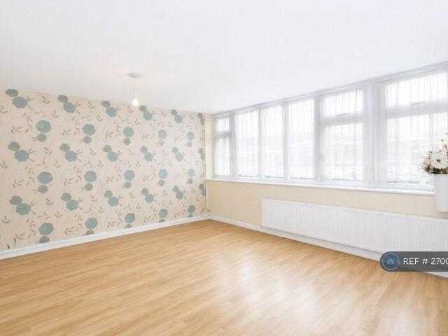 3 bedroom flat to rent