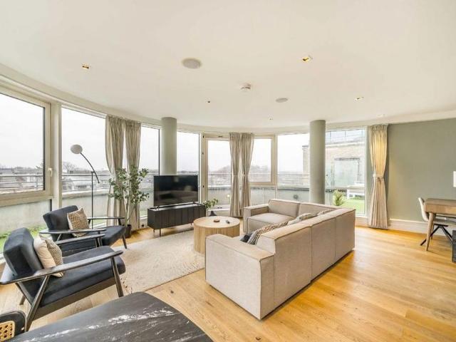 3 bedroom flat to rent