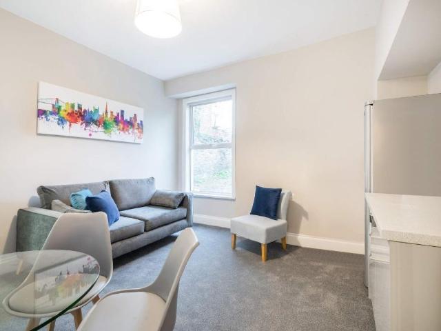 3 bedroom flat to rent