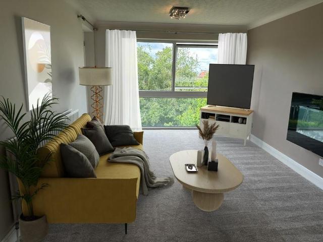 3 bedroom flat to rent