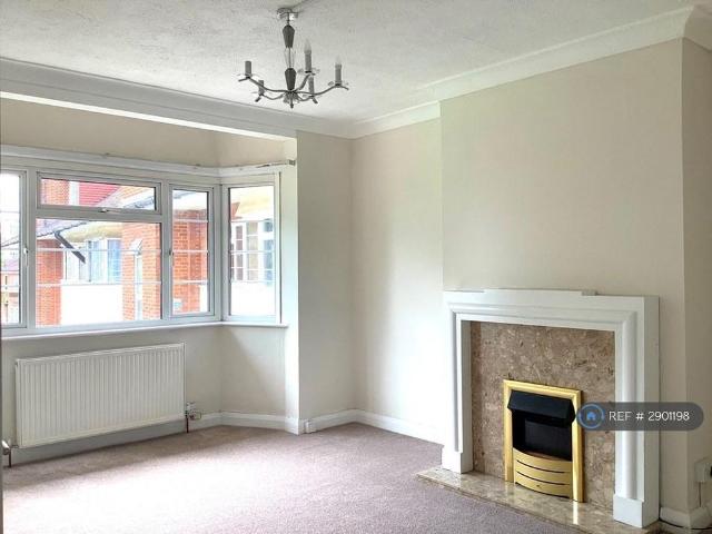 3 bedroom flat to rent