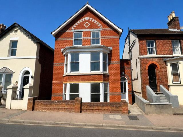 3 bedroom flat to rent