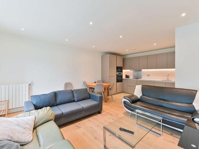 3 bedroom flat to rent
