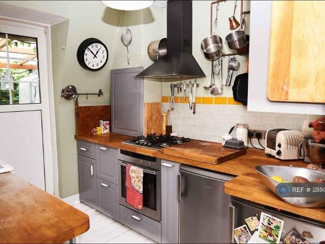 3 bedroom flat to rent