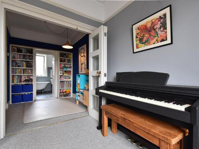 3 bedroom flat to rent