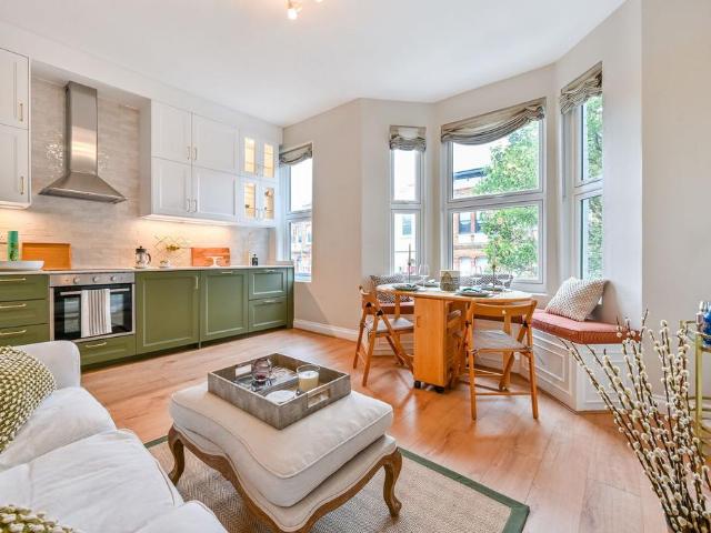 3 bedroom flat to rent