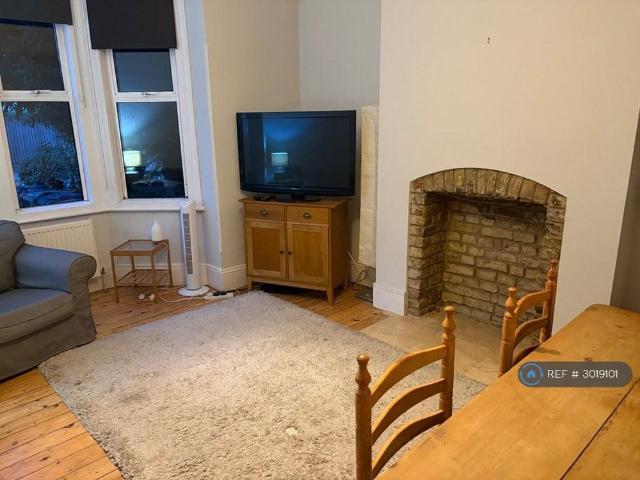 3 bedroom flat to rent