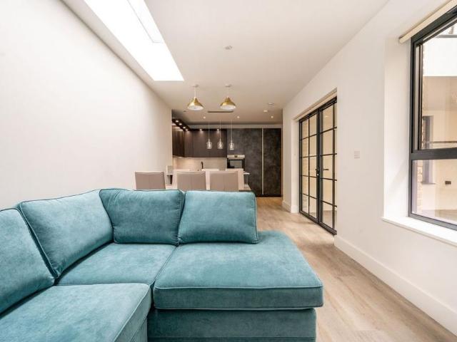 3 bedroom flat to rent