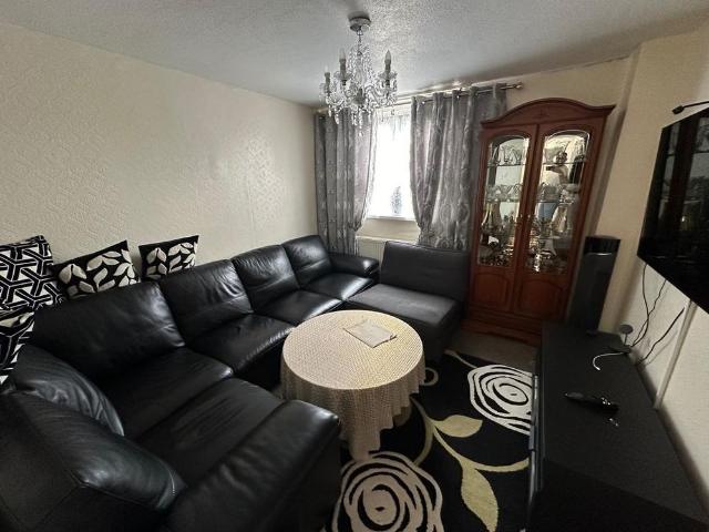3 bedroom flat to rent