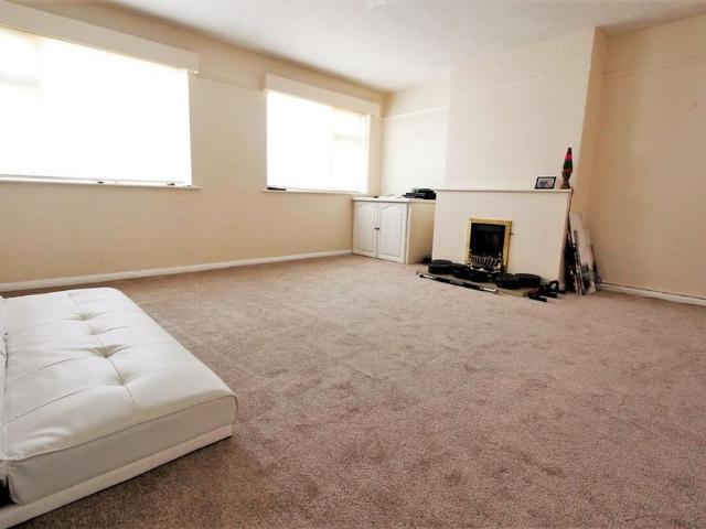 3 bedroom flat to rent