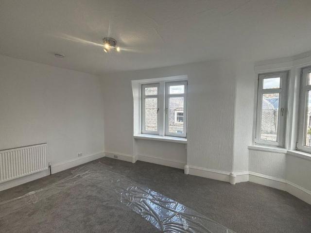 3 bedroom flat to rent
