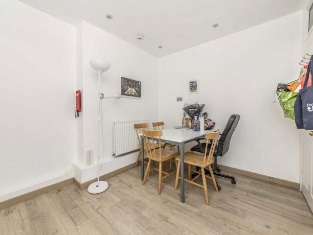 3 bedroom flat to rent
