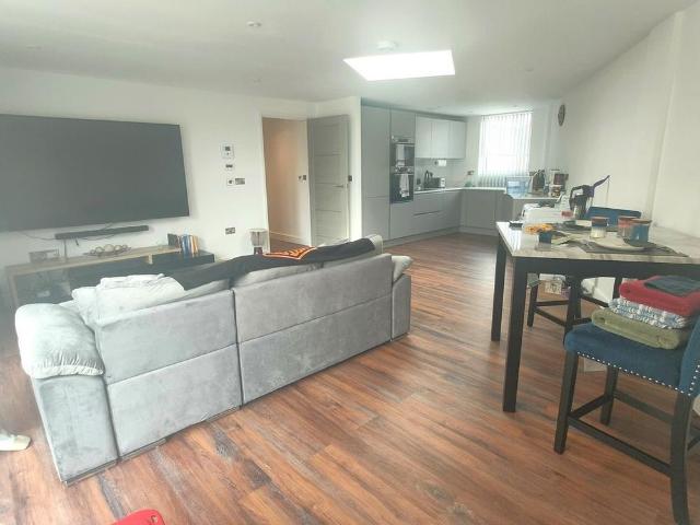 3 bedroom flat to rent