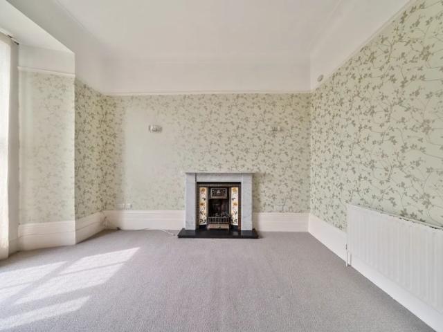3 bedroom flat to rent