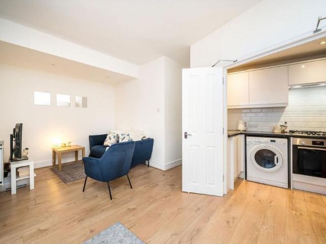 3 bedroom flat to rent