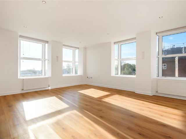 3 bedroom flat to rent