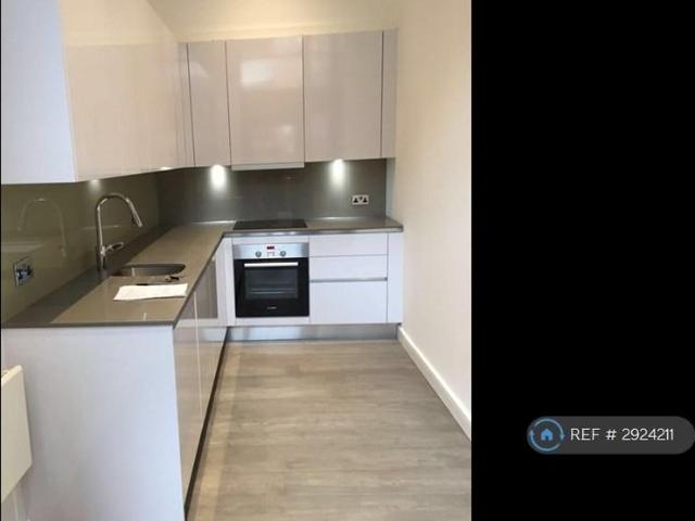 3 bedroom flat to rent