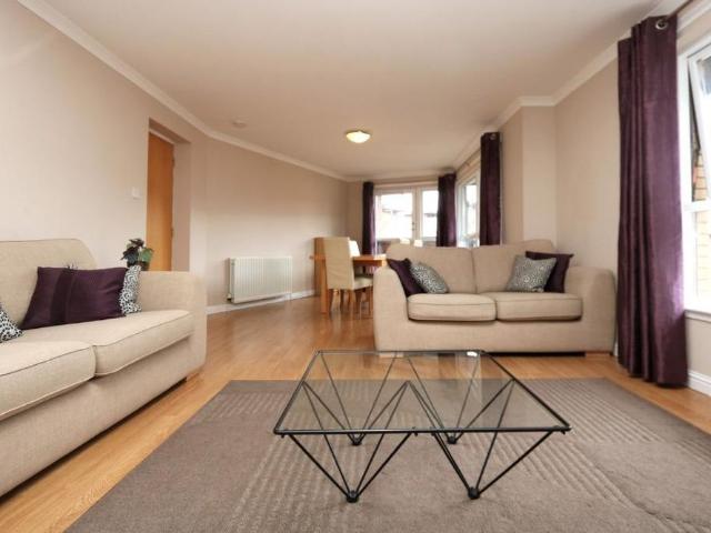3 bedroom flat to rent