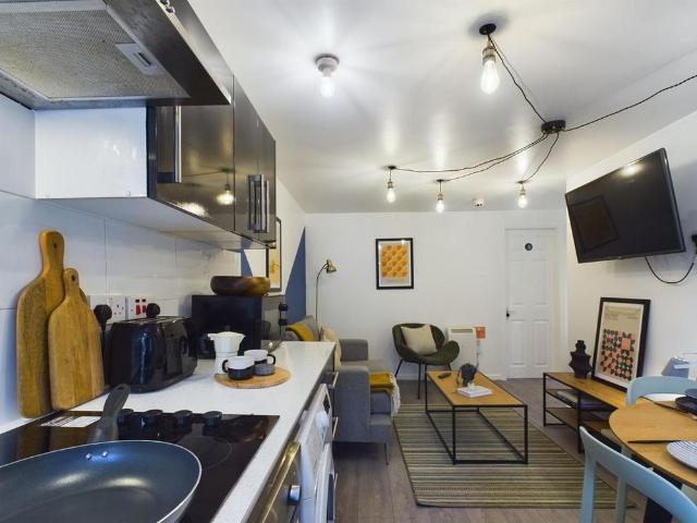 3 bedroom flat to rent