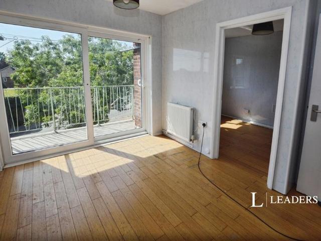 3 bedroom flat to rent