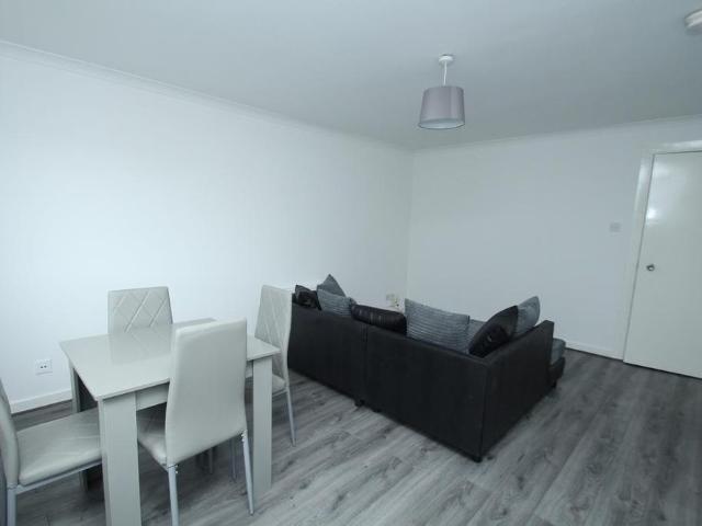 3 bedroom flat to rent