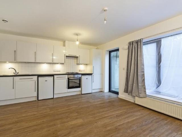 3 bedroom flat to rent