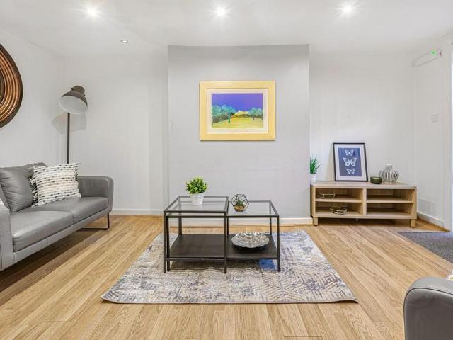 3 bedroom flat to rent