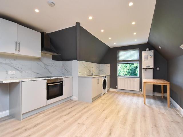 3 bedroom flat to rent
