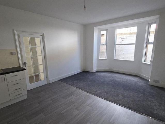 3 bedroom flat to rent