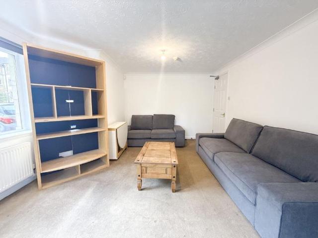 3 bedroom flat to rent