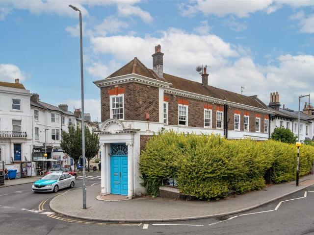 3 bedroom flat to rent