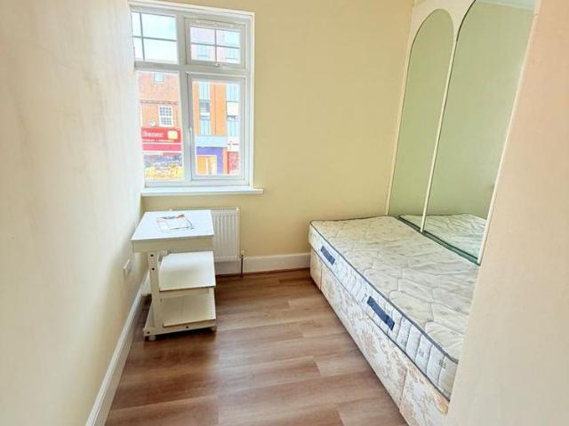 3 bedroom flat to rent